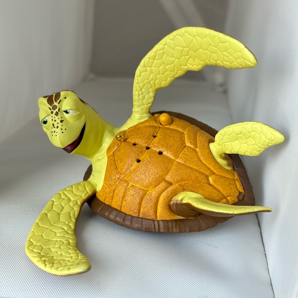 Disney | Holiday | Talking Crush The Turtle Finding Nemo Disney Pixar ...